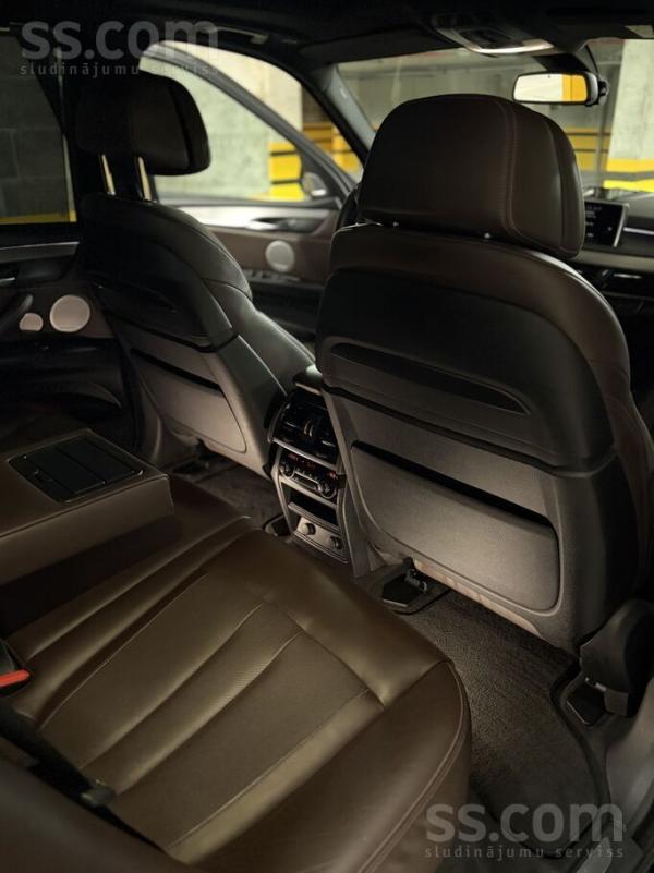 Melns BMW X5 2014 Jūrmala, ar dzinēja tilpumu 3.00 L un nobraukumu 193 tūkst. km par 21900 €, foto 9 vietnē AUTOMOTO.COM.LV