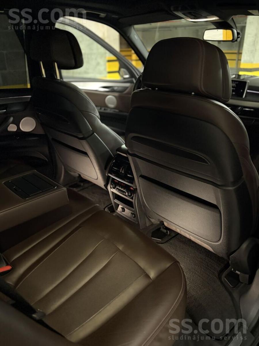 Melns BMW X5 2014 Jūrmala, ar dzinēja tilpumu 3.00 L un nobraukumu 193 tūkst. km par 21900 €, foto 9 vietnē AUTOMOTO.COM.LV