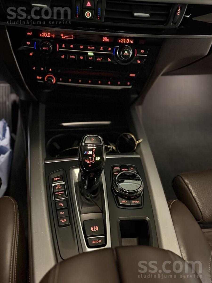 Melns BMW X5 2014 Jūrmala, ar dzinēja tilpumu 3.00 L un nobraukumu 193 tūkst. km par 21900 €, foto 15 vietnē AUTOMOTO.COM.LV