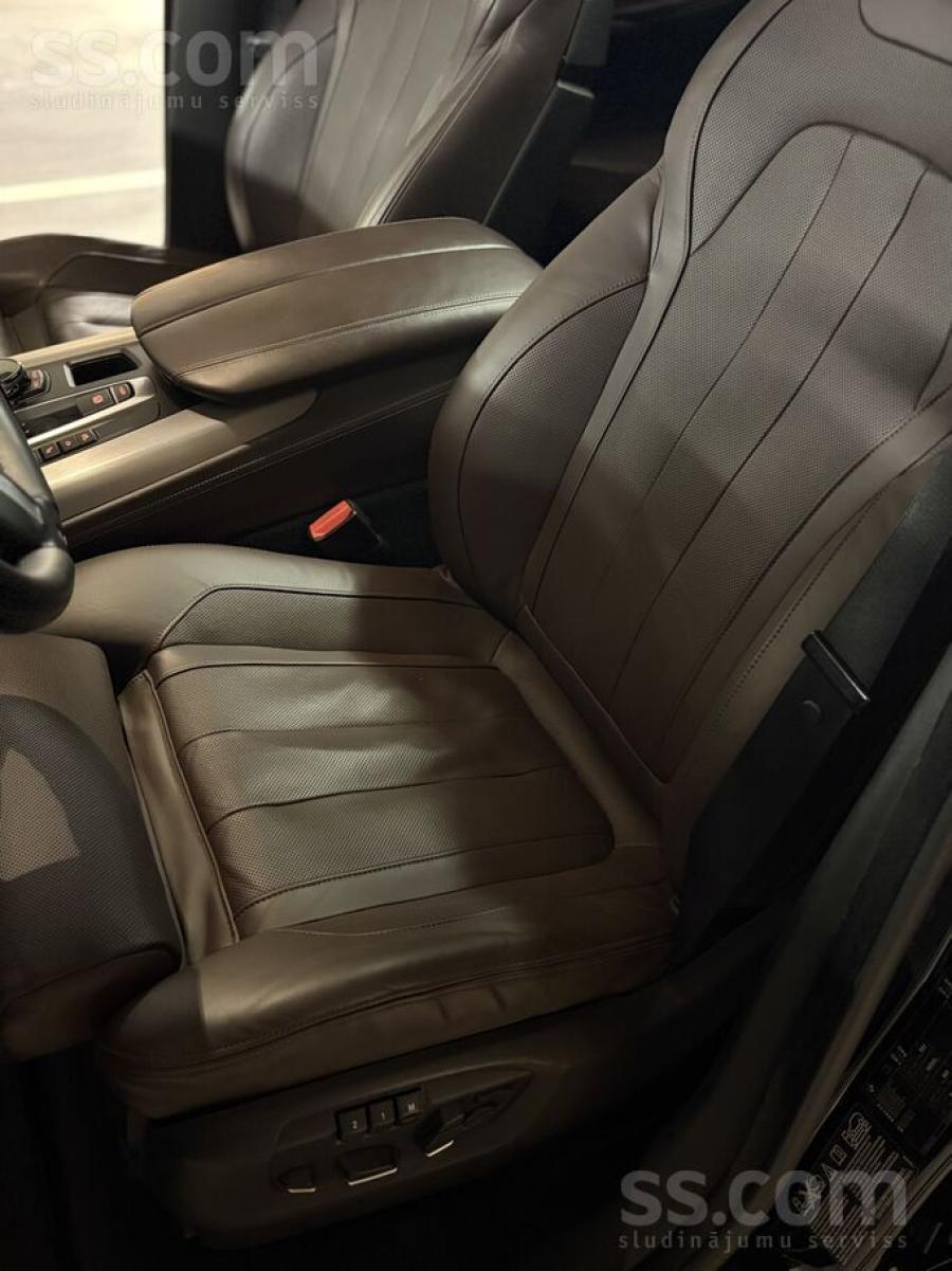 Melns BMW X5 2014 Jūrmala, ar dzinēja tilpumu 3.00 L un nobraukumu 193 tūkst. km par 21900 €, foto 18 vietnē AUTOMOTO.COM.LV