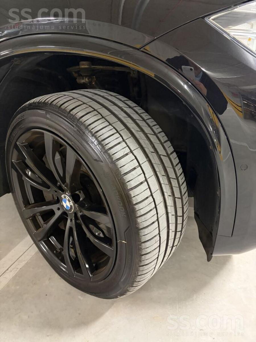 Melns BMW X5 2014 Jūrmala, ar dzinēja tilpumu 3.00 L un nobraukumu 193 tūkst. km par 21900 €, foto 21 vietnē AUTOMOTO.COM.LV