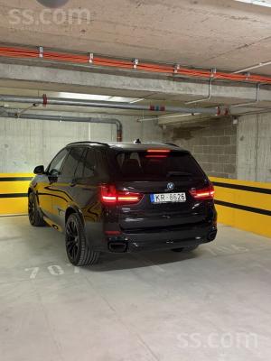 Melns BMW X5 2014 Jūrmala, ar dzinēja tilpumu 3.00 L un nobraukumu 193 tūkst. km par 21900 €, foto 23 vietnē AUTOMOTO.COM.LV