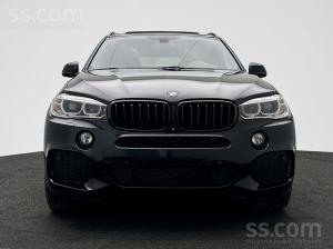 Black BMW X5 2014 in Riga, with an engine capacity of 3.00 L and mileage of 296 thousand km for 21900 €, photo 3 on AUTOMOTO.COM.LV