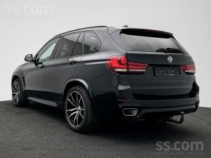 Black BMW X5 2014 in Riga, with an engine capacity of 3.00 L and mileage of 296 thousand km for 21900 €, photo 5 on AUTOMOTO.COM.LV