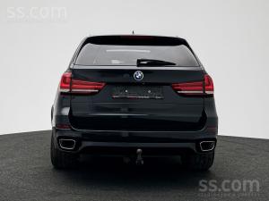 Black BMW X5 2014 in Riga, with an engine capacity of 3.00 L and mileage of 296 thousand km for 21900 €, photo 6 on AUTOMOTO.COM.LV