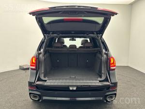 Black BMW X5 2014 in Riga, with an engine capacity of 3.00 L and mileage of 296 thousand km for 21900 €, photo 7 on AUTOMOTO.COM.LV