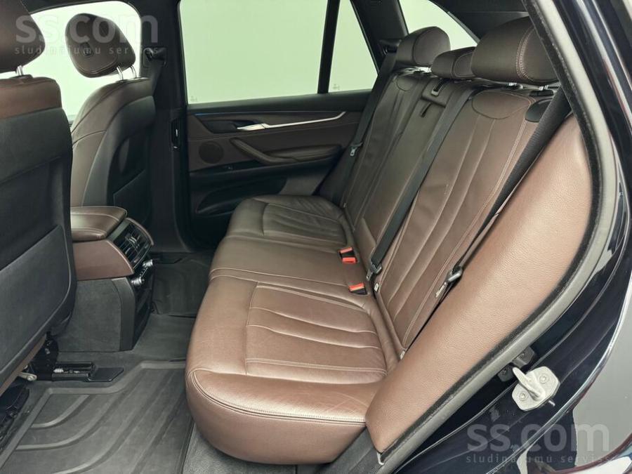 Black BMW X5 2014 in Riga, with an engine capacity of 3.00 L and mileage of 296 thousand km for 21900 €, photo 10 on AUTOMOTO.COM.LV