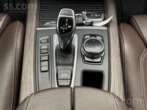 Black BMW X5 2014 in Riga, with an engine capacity of 3.00 L and mileage of 296 thousand km for 21900 €, photo 13 on AUTOMOTO.COM.LV