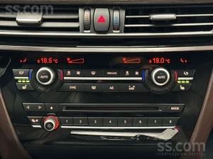 Black BMW X5 2014 in Riga, with an engine capacity of 3.00 L and mileage of 296 thousand km for 21900 €, photo 14 on AUTOMOTO.COM.LV