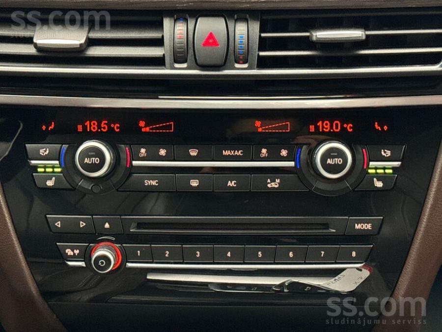 Black BMW X5 2014 in Riga, with an engine capacity of 3.00 L and mileage of 296 thousand km for 21900 €, photo 14 on AUTOMOTO.COM.LV