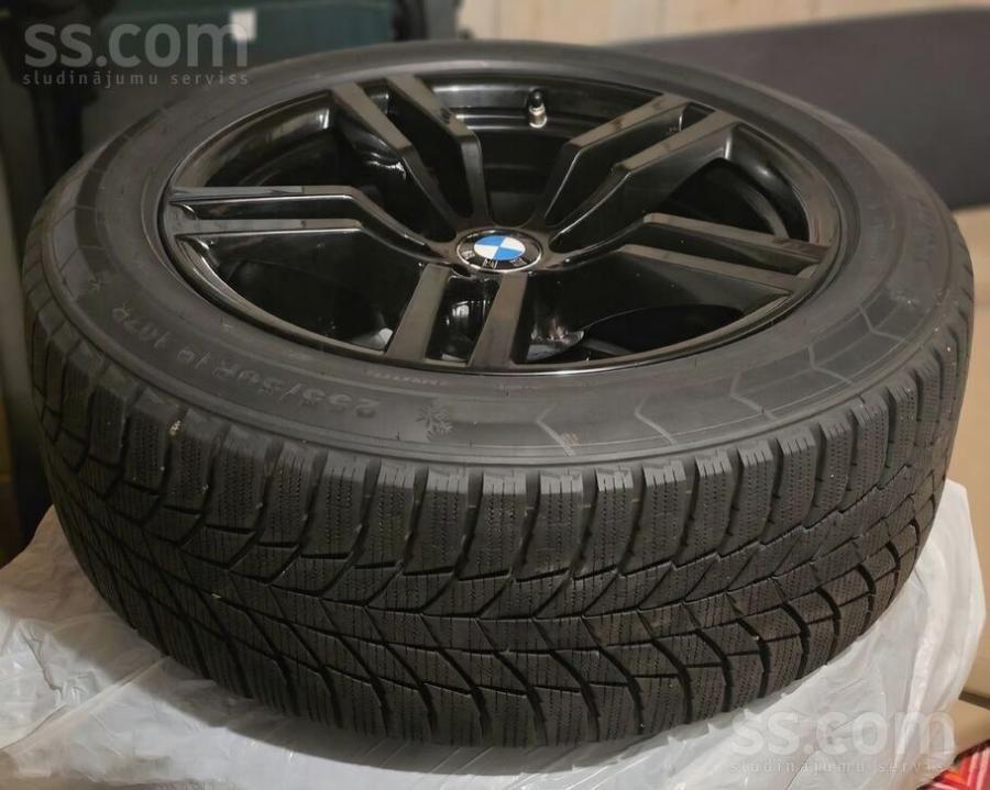 Black BMW X5 2014 in Riga, with an engine capacity of 3.00 L and mileage of 296 thousand km for 21900 €, photo 19 on AUTOMOTO.COM.LV