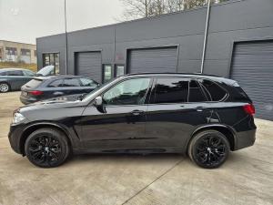 Black BMW X5 2015 in Utena, with an engine capacity of 2.99 L and mileage of 242 thousand km for 21990 €, photo 5 on AUTOMOTO.COM.LV