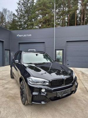 Black BMW X5 2015 in Utena, with an engine capacity of 2.99 L and mileage of 242 thousand km for 21990 €, photo 26 on AUTOMOTO.COM.LV