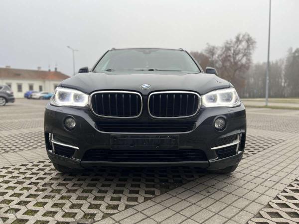 Black BMW X5 2015 in Kaunas, with an engine capacity of 2.00 L and mileage of 198 thousand km for 15800 €, photo 2 on AUTOMOTO.COM.LV