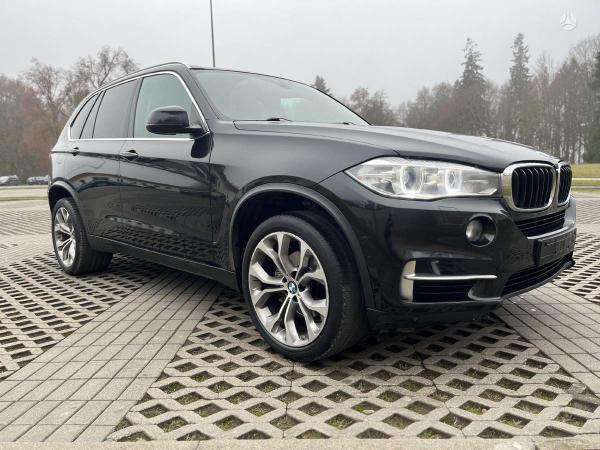 Black BMW X5 2015 in Kaunas, with an engine capacity of 2.00 L and mileage of 198 thousand km for 15800 €, photo 4 on AUTOMOTO.COM.LV