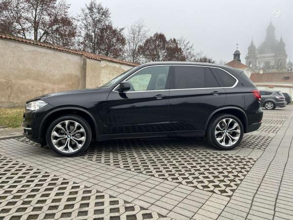 Black BMW X5 2015 in Kaunas, with an engine capacity of 2.00 L and mileage of 198 thousand km for 15800 €, photo 6 on AUTOMOTO.COM.LV