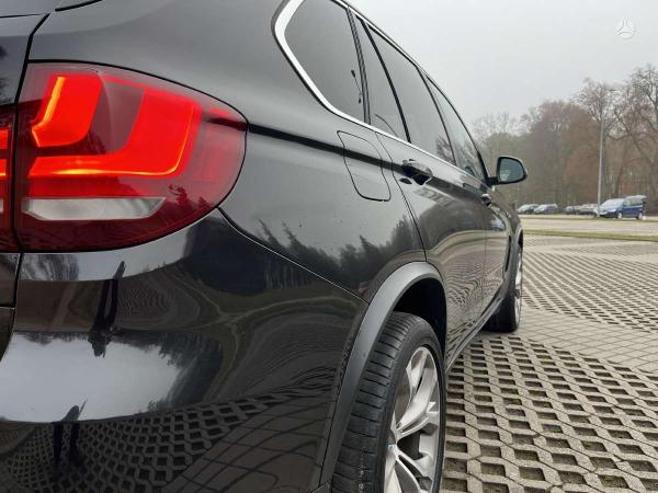 Black BMW X5 2015 in Kaunas, with an engine capacity of 2.00 L and mileage of 198 thousand km for 15800 €, photo 7 on AUTOMOTO.COM.LV