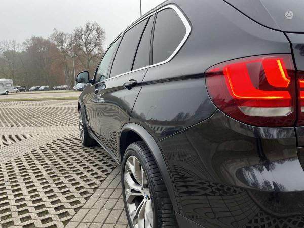 Black BMW X5 2015 in Kaunas, with an engine capacity of 2.00 L and mileage of 198 thousand km for 15800 €, photo 8 on AUTOMOTO.COM.LV