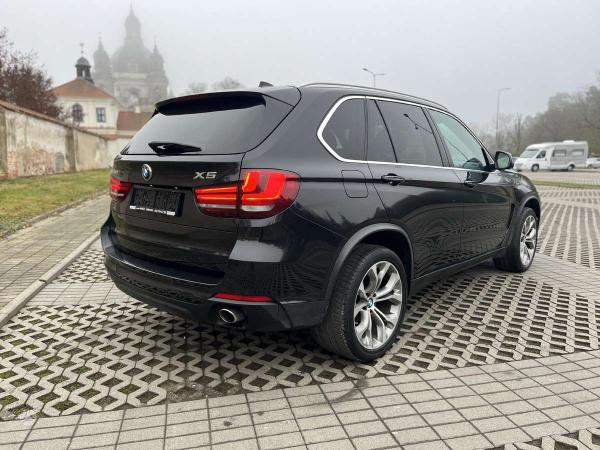 Black BMW X5 2015 in Kaunas, with an engine capacity of 2.00 L and mileage of 198 thousand km for 15800 €, photo 9 on AUTOMOTO.COM.LV