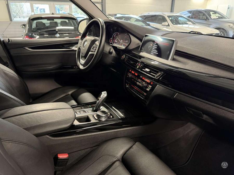 Melns BMW X5 2015 Marijampole, ar dzinēja tilpumu 2.99 L un nobraukumu 296 tūkst. km par 18700 €, foto 31 vietnē AUTOMOTO.COM.LV