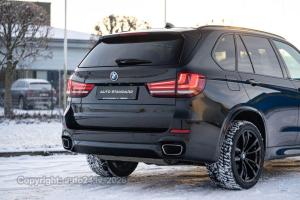Black BMW X5 2015 in Tartu, with an engine capacity of 3.00 L and mileage of 163 thousand km for 27400 €, photo 10 on AUTOMOTO.COM.LV