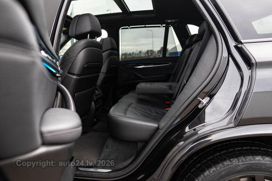 Black BMW X5 2015 in Tartu, with an engine capacity of 3.00 L and mileage of 163 thousand km for 27400 €, photo 21 on AUTOMOTO.COM.LV