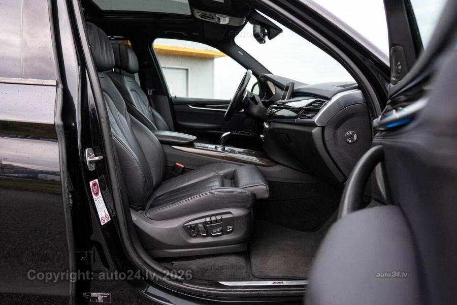 Black BMW X5 2015 in Tartu, with an engine capacity of 3.00 L and mileage of 163 thousand km for 27400 €, photo 23 on AUTOMOTO.COM.LV