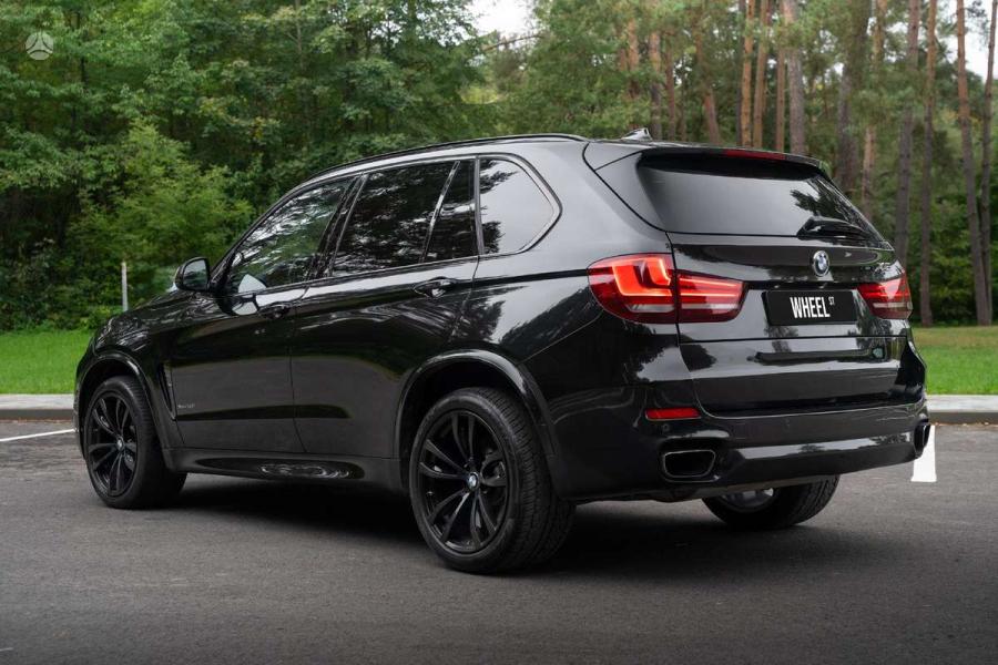 Melns BMW X5 2015 Viļņa, ar dzinēja tilpumu 4.40 L un nobraukumu 129 tūkst. km par 21500 €, foto 4 vietnē AUTOMOTO.COM.LV