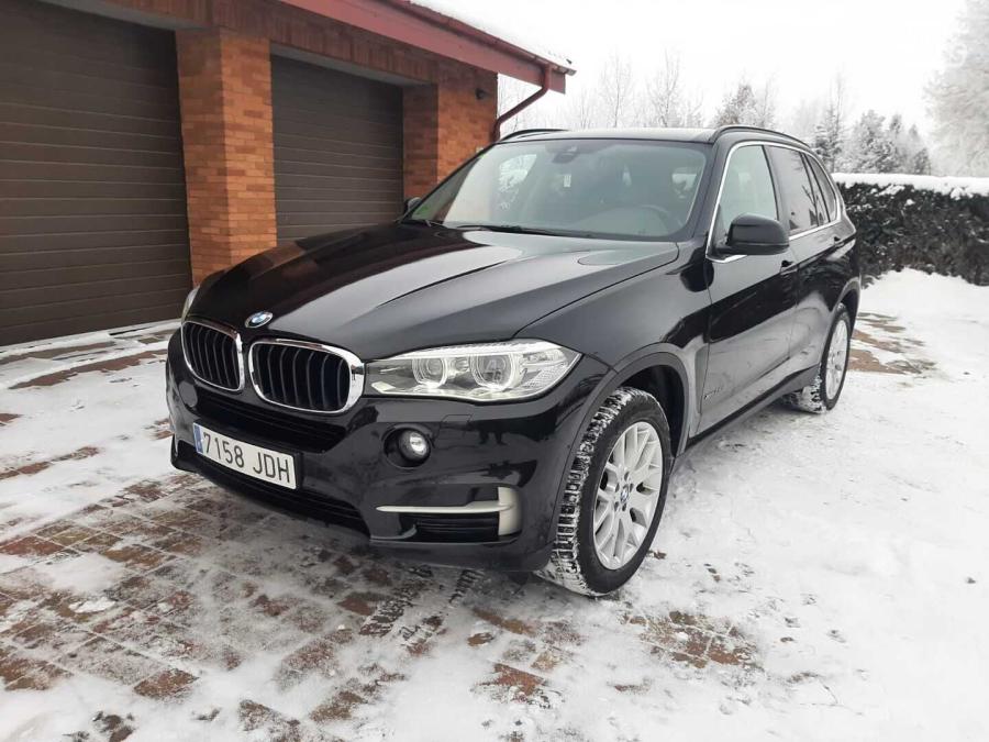 Black BMW X5 2015 in Kaunas, with an engine capacity of 2.00 L and mileage of 356 thousand km for 14400 €, photo 1 on AUTOMOTO.COM.LV
