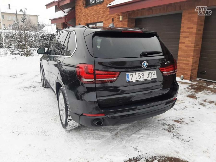 Black BMW X5 2015 in Kaunas, with an engine capacity of 2.00 L and mileage of 356 thousand km for 14400 €, photo 6 on AUTOMOTO.COM.LV