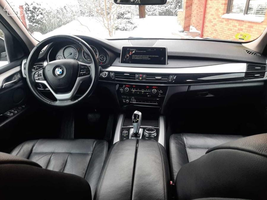 Black BMW X5 2015 in Kaunas, with an engine capacity of 2.00 L and mileage of 356 thousand km for 14400 €, photo 9 on AUTOMOTO.COM.LV