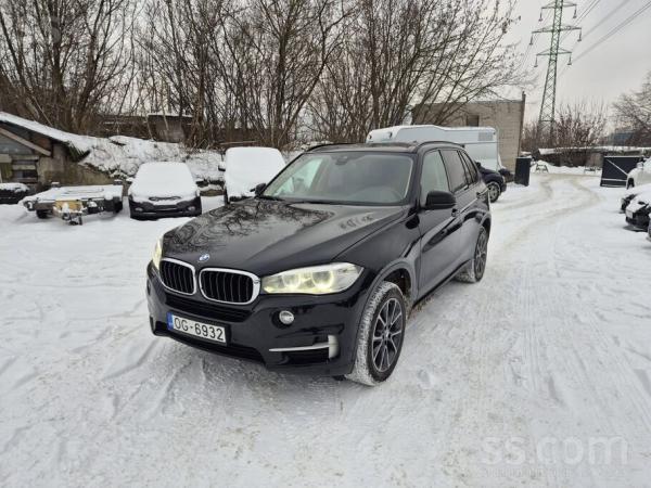 Black BMW X5 2015 in Riga, with an engine capacity of 3.00 L and mileage of 370 thousand km for 19690 €, photo 1 on AUTOMOTO.COM.LV