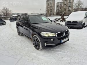 Black BMW X5 2015 in Riga, with an engine capacity of 3.00 L and mileage of 370 thousand km for 19690 €, photo 2 on AUTOMOTO.COM.LV