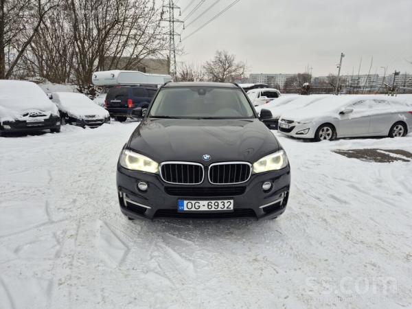 Black BMW X5 2015 in Riga, with an engine capacity of 3.00 L and mileage of 370 thousand km for 19690 €, photo 3 on AUTOMOTO.COM.LV