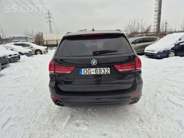 Black BMW X5 2015 in Riga, with an engine capacity of 3.00 L and mileage of 370 thousand km for 19690 €, photo 6 on AUTOMOTO.COM.LV