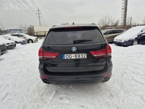 Black BMW X5 2015 in Riga, with an engine capacity of 3.00 L and mileage of 370 thousand km for 19690 €, photo 6 on AUTOMOTO.COM.LV