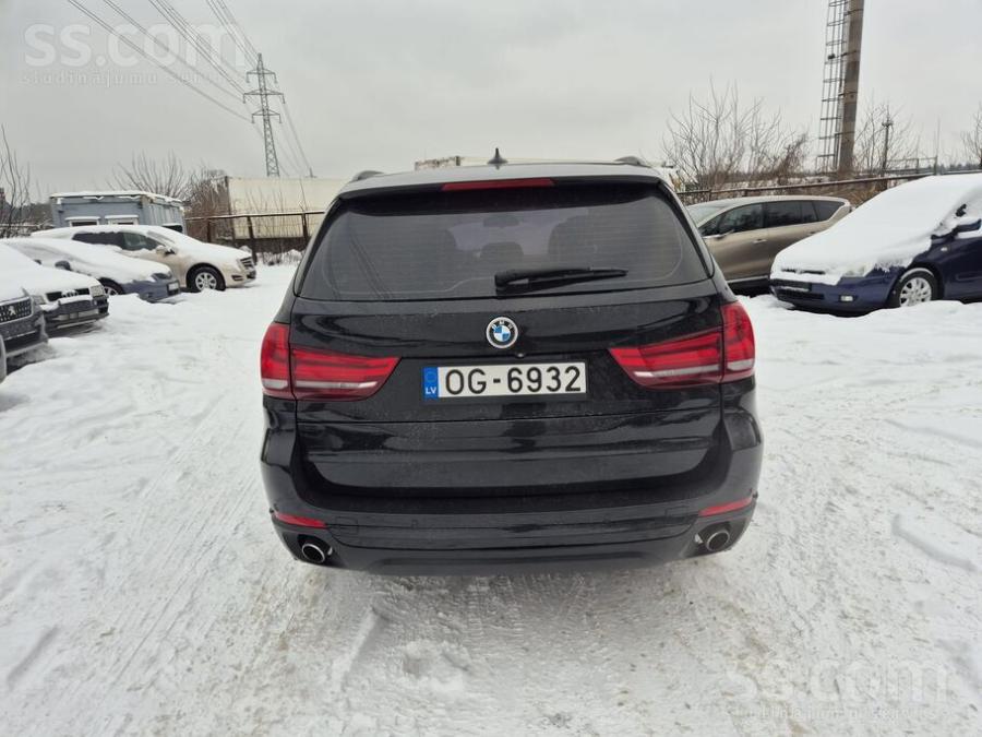 Black BMW X5 2015 in Riga, with an engine capacity of 3.00 L and mileage of 370 thousand km for 19690 €, photo 6 on AUTOMOTO.COM.LV