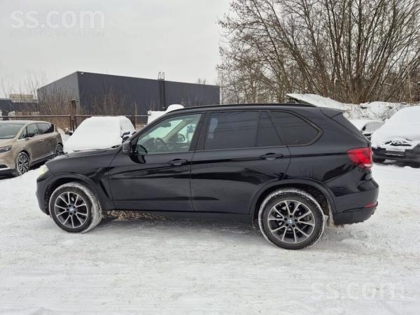 Black BMW X5 2015 in Riga, with an engine capacity of 3.00 L and mileage of 370 thousand km for 19690 €, photo 8 on AUTOMOTO.COM.LV