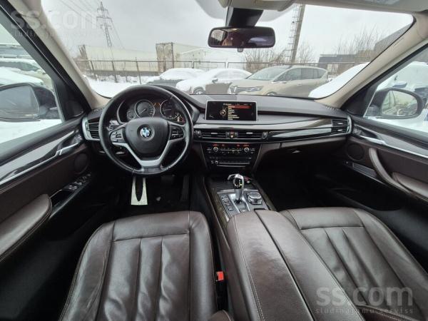 Black BMW X5 2015 in Riga, with an engine capacity of 3.00 L and mileage of 370 thousand km for 19690 €, photo 10 on AUTOMOTO.COM.LV