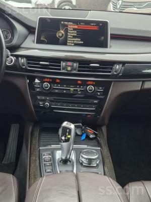 Black BMW X5 2015 in Riga, with an engine capacity of 3.00 L and mileage of 370 thousand km for 19690 €, photo 11 on AUTOMOTO.COM.LV