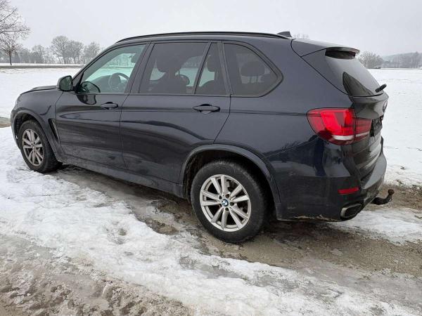 Black BMW X5 2015 in Anyksciai, with an engine capacity of 2.99 L and mileage of 372 thousand km for 11700 €, photo 2 on AUTOMOTO.COM.LV