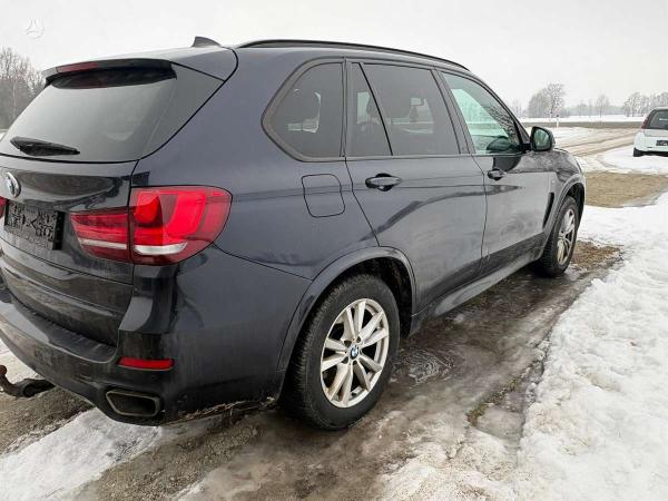 Black BMW X5 2015 in Anyksciai, with an engine capacity of 2.99 L and mileage of 372 thousand km for 11700 €, photo 6 on AUTOMOTO.COM.LV