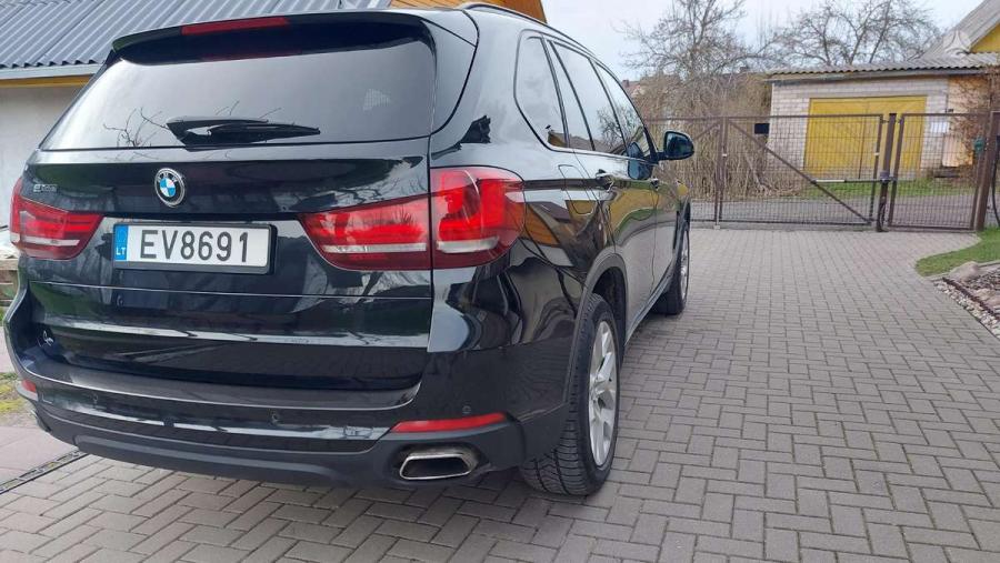 Melns BMW X5 2015 Viļņa, ar dzinēja tilpumu 2.00 L un nobraukumu 251 tūkst. km par 18600 €, foto 5 vietnē AUTOMOTO.COM.LV