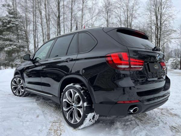 Black BMW X5 2015 in Kazlu Ruda, with an engine capacity of 2.00 L and mileage of 287 thousand km for 17500 €, photo 8 on AUTOMOTO.COM.LV