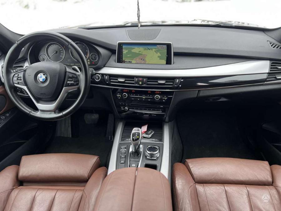 Black BMW X5 2015 in Kazlu Ruda, with an engine capacity of 2.00 L and mileage of 287 thousand km for 17500 €, photo 16 on AUTOMOTO.COM.LV