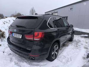 Black BMW X5 2015 in Siauliai, with an engine capacity of 2.99 L and mileage of 211 thousand km for 13500 €, photo 4 on AUTOMOTO.COM.LV