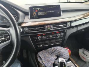 Black BMW X5 2015 in Siauliai, with an engine capacity of 2.99 L and mileage of 211 thousand km for 13500 €, photo 11 on AUTOMOTO.COM.LV