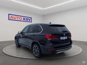 Black BMW X5 2015 in Kaunas, with an engine capacity of 3.00 L and mileage of 133 thousand km for 19499 €, photo 3 on AUTOMOTO.COM.LV