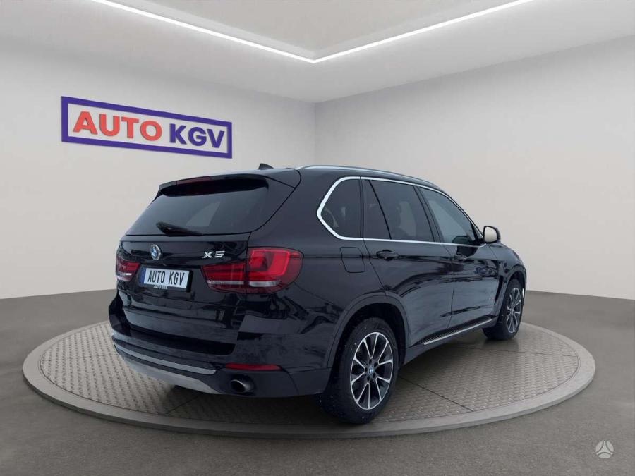 Black BMW X5 2015 in Kaunas, with an engine capacity of 3.00 L and mileage of 133 thousand km for 19499 €, photo 5 on AUTOMOTO.COM.LV