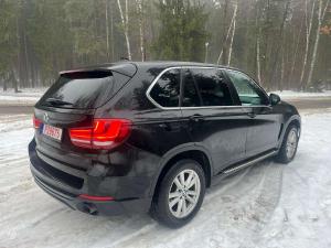 Black BMW X5 2015 in Alytus, with an engine capacity of 2.00 L and mileage of 320 thousand km for 15800 €, photo 2 on AUTOMOTO.COM.LV